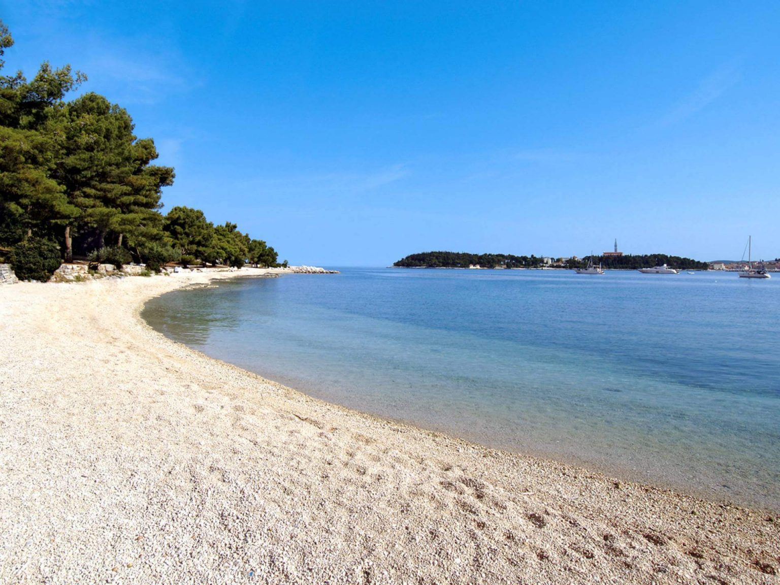 Dog-Friendly Beaches in Rovinj - Villsy